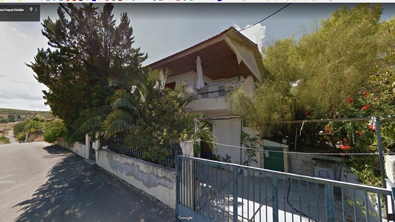 ΜΟΝΟΚΑΤΟΙΚΙΑ ΣΤΟ ΔΗΛΕΣΙ