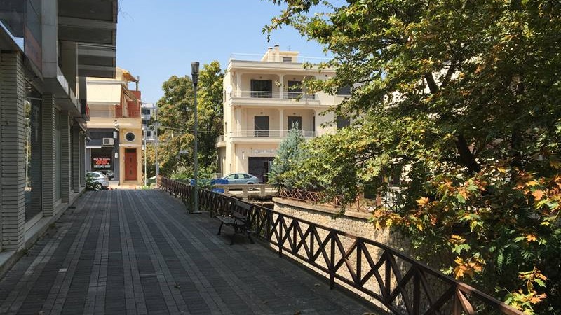 ΠΩΛΕΙΤΑΙ ΚΕΝΤΡΙΚΟ ΚΑΤΑΣΤΗΜΑ ΣΤΗΝ ΛΙΒΑΔΕΙΑ