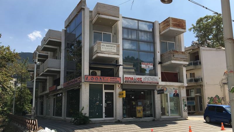 ΠΩΛΕΙΤΑΙ ΚΕΝΤΡΙΚΟ ΚΑΤΑΣΤΗΜΑ ΣΤΗΝ ΛΙΒΑΔΕΙΑ