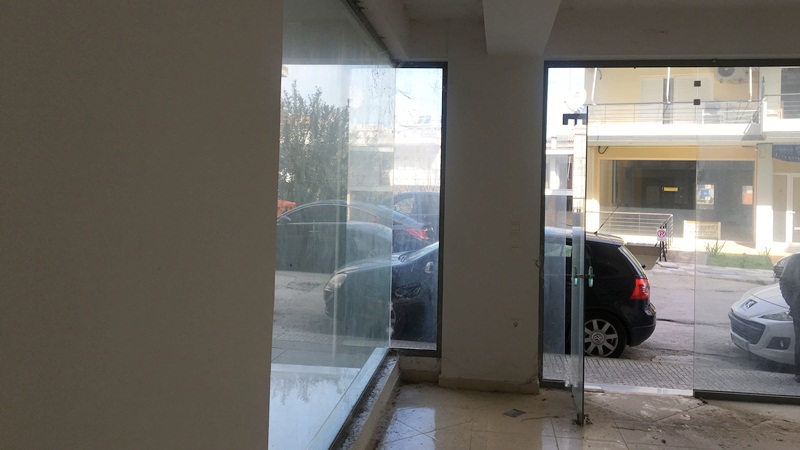 ΕΝΟΙΚΙΑΖΕΤΑΙ ΚΑΤΑΣΤΗΜΑ ΣΤΗΝ ΛΙΒΑΔΕΙΑ
