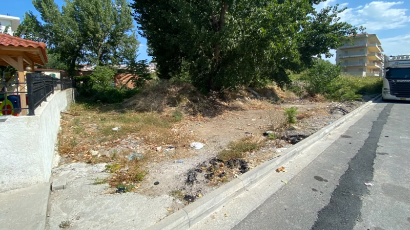 ΚΕΝΤΡΙΚΟ ΟΙΚΟΠΕΔΟ ΠΩΛΕΙΤΑΙ ΣΤΗ ΛΙΒΑΔΕΙΑ