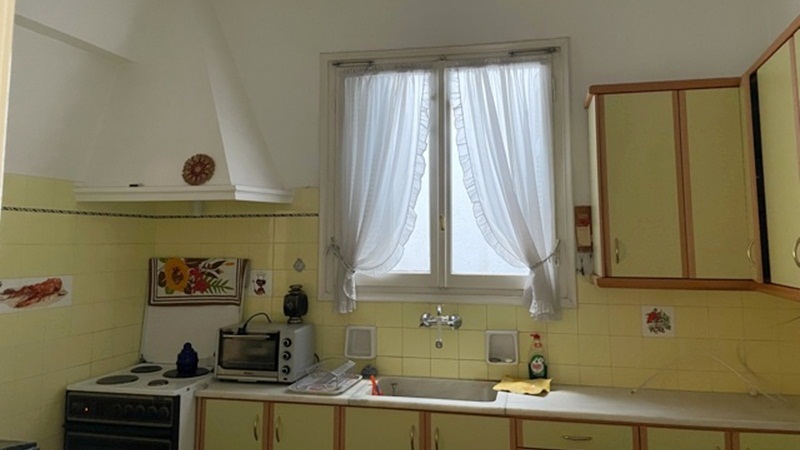 ΠΩΛΕΙΤΑΙ ΟΡΟΦΟΔΙΑΜΕΡΙΣΜΑ ΣΤΗ ΛΙΒΑΔΕΙΑ