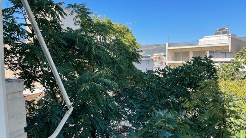 ΠΩΛΕΙΤΑΙ ΟΡΟΦΟΔΙΑΜΕΡΙΣΜΑ ΣΤΗ ΛΙΒΑΔΕΙΑ
